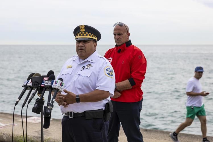 Woman dies, sox people hospitalized after boat hits Chicago breakwall ...