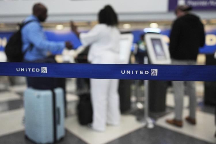United is narrowing its check-in window for US flights. Here's how it ...