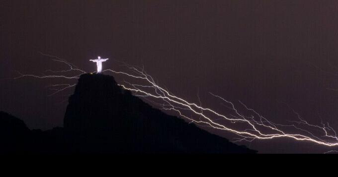 Lightning Illuminates the Christ the Redeemer Statue on top of ...