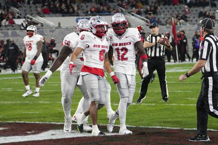 Eli Sanders, Devon Dampier lead New Mexico to 21-16 victory over San Diego State