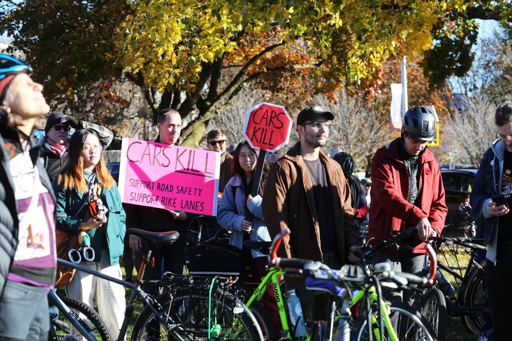 Hundreds rally in Toronto against Ford’s bike lanes plan