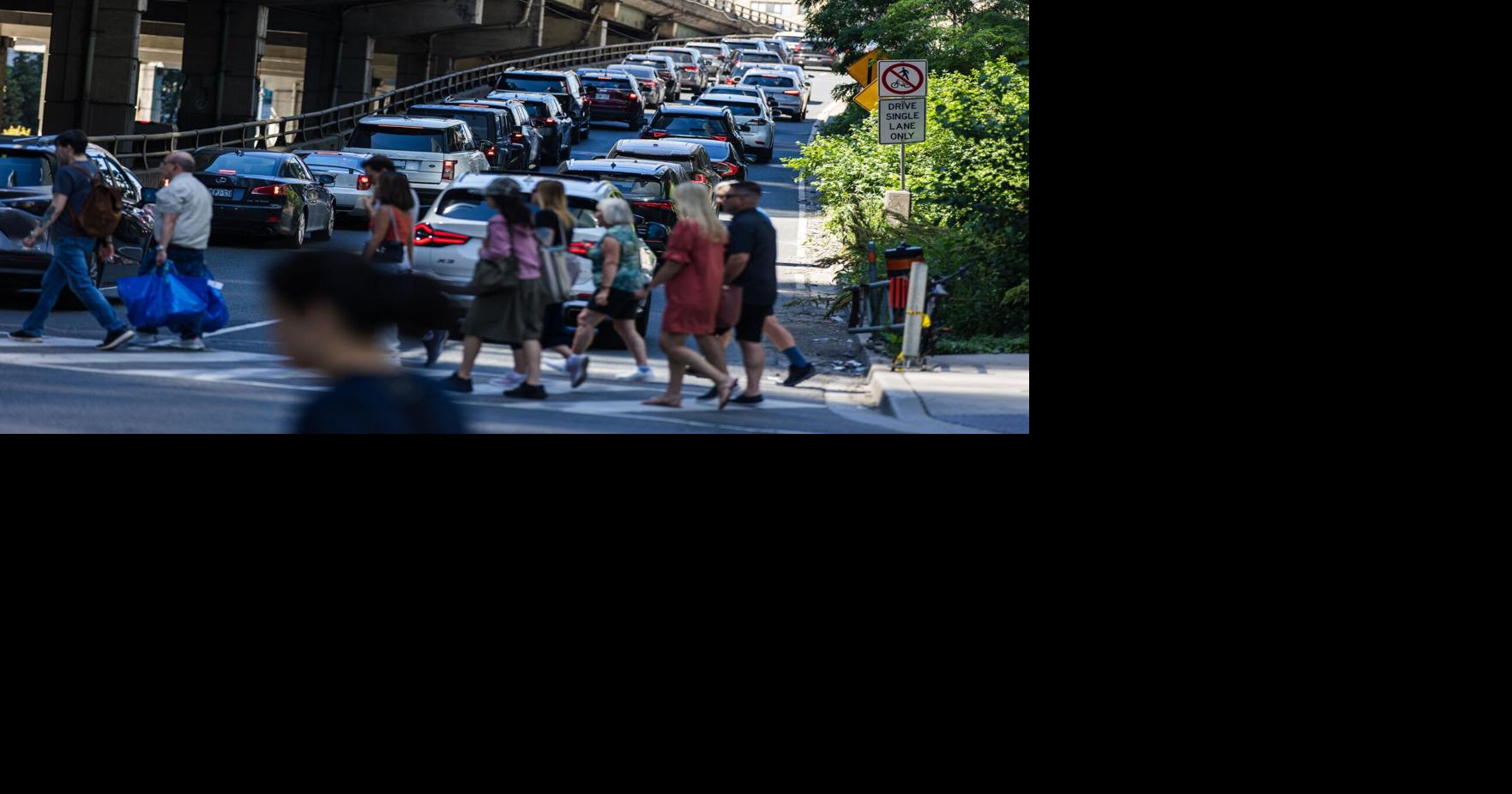 Traffic causing residents to consider leaving Toronto: poll