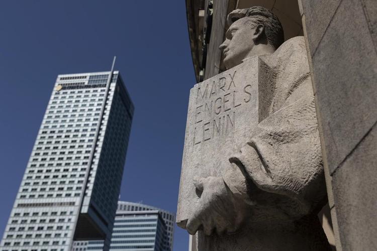 Statues topple as Europe purges communist monuments