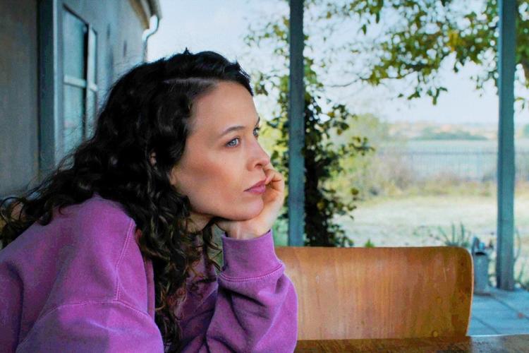 Movie Review: In 'Miroirs No. 3,' a slender and elegant tale of mutual ...