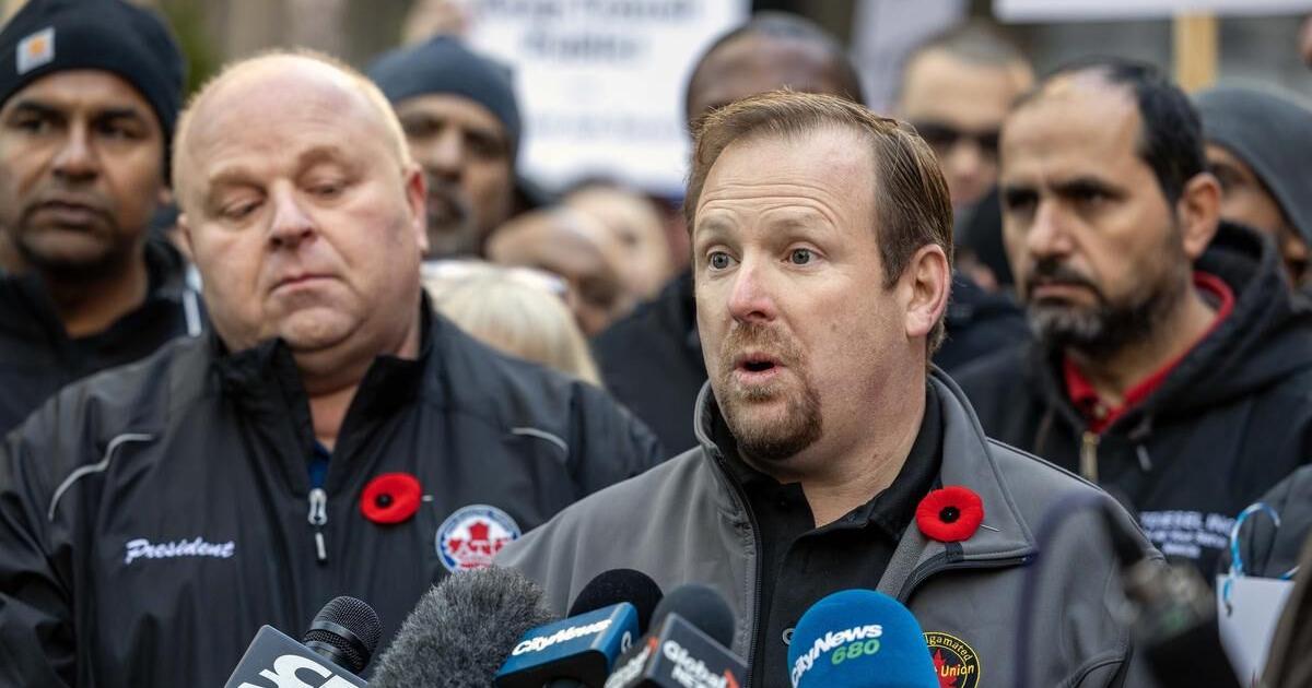 GO Transit workers strike, suspending bus services