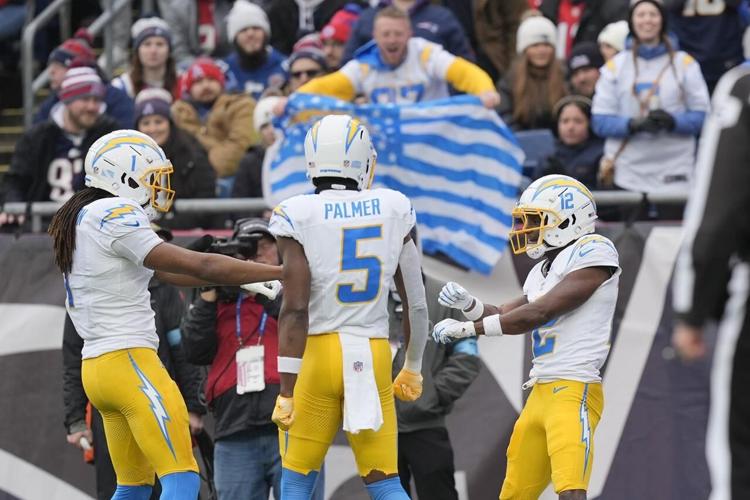 Herbert tosses 3 TD passes and Chargers secure a playoff spot with a 40 ...