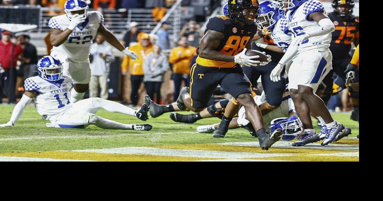 Hyatt’s 2 TDs lead No. 3 Tennessee over No. 19 Kentucky 44-6