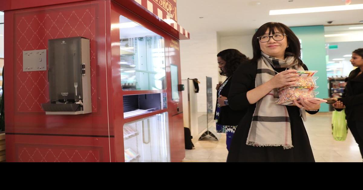 Cake Boss fans lining up for $9 slices from three Toronto vending machines