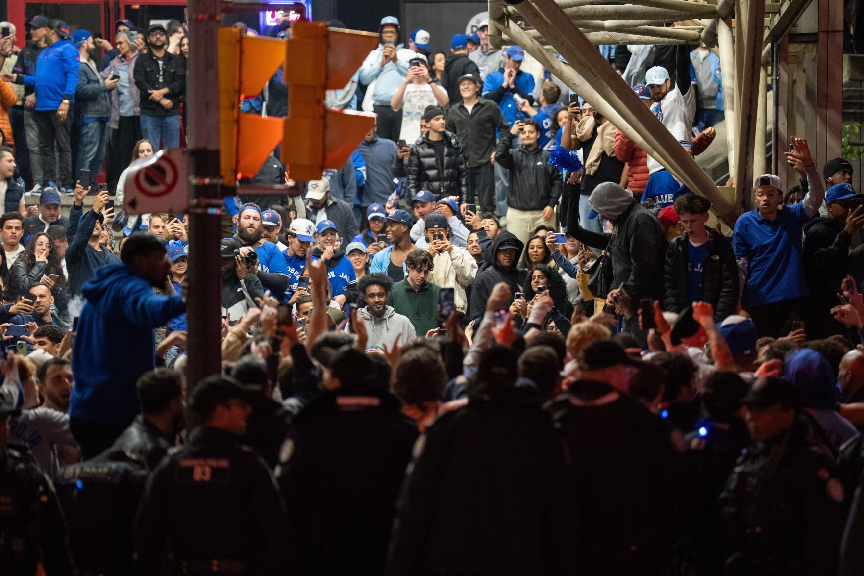 Fans rejoice as Toronto Blue Jays head to World Series