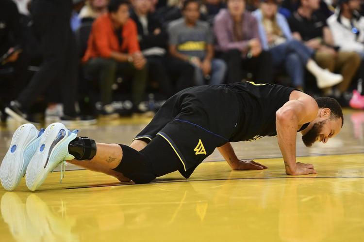 Stephen Curry will miss the start of the Warriors road trip with a ...
