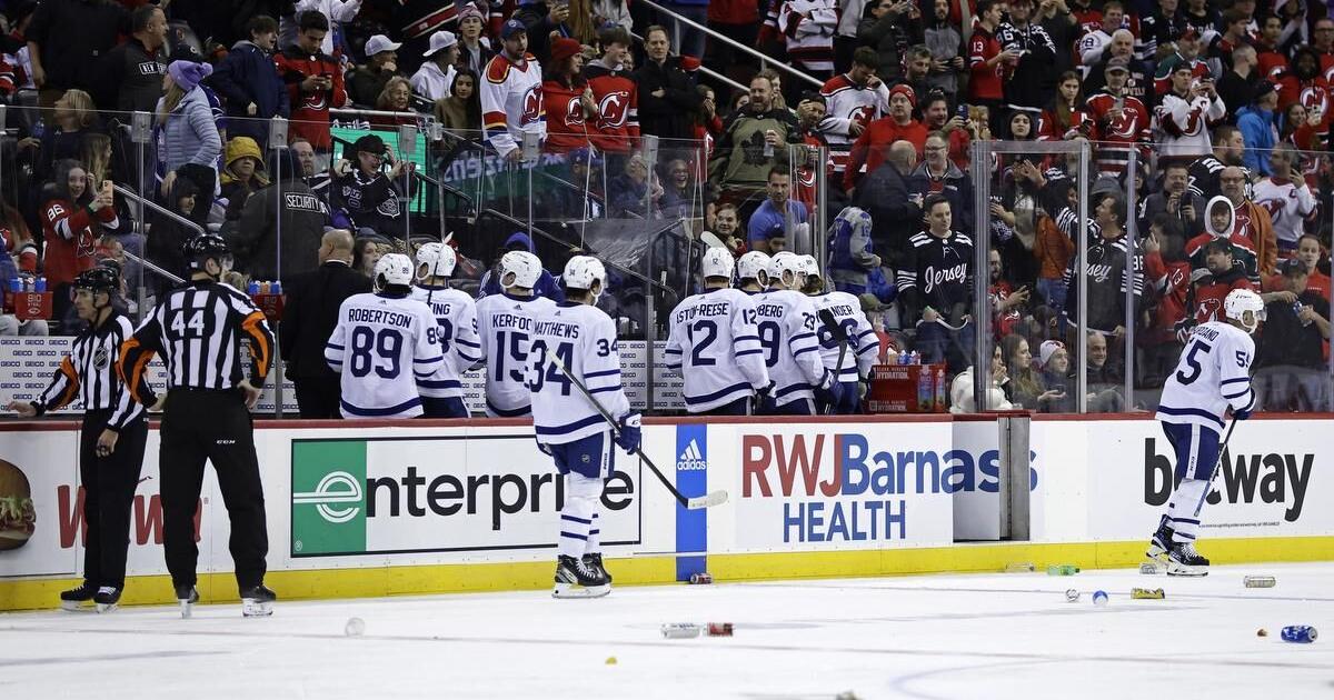 Leafs snap Devils’ 13-game win streak with road victory