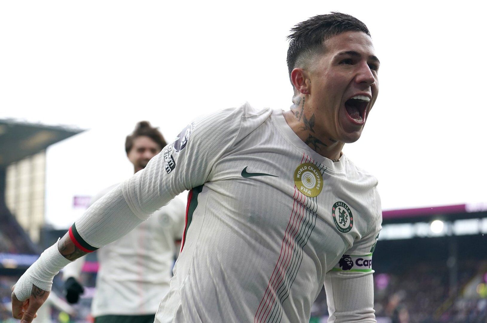 EPL scores: Liverpool and Man City lose again to boost Arsenal's ...