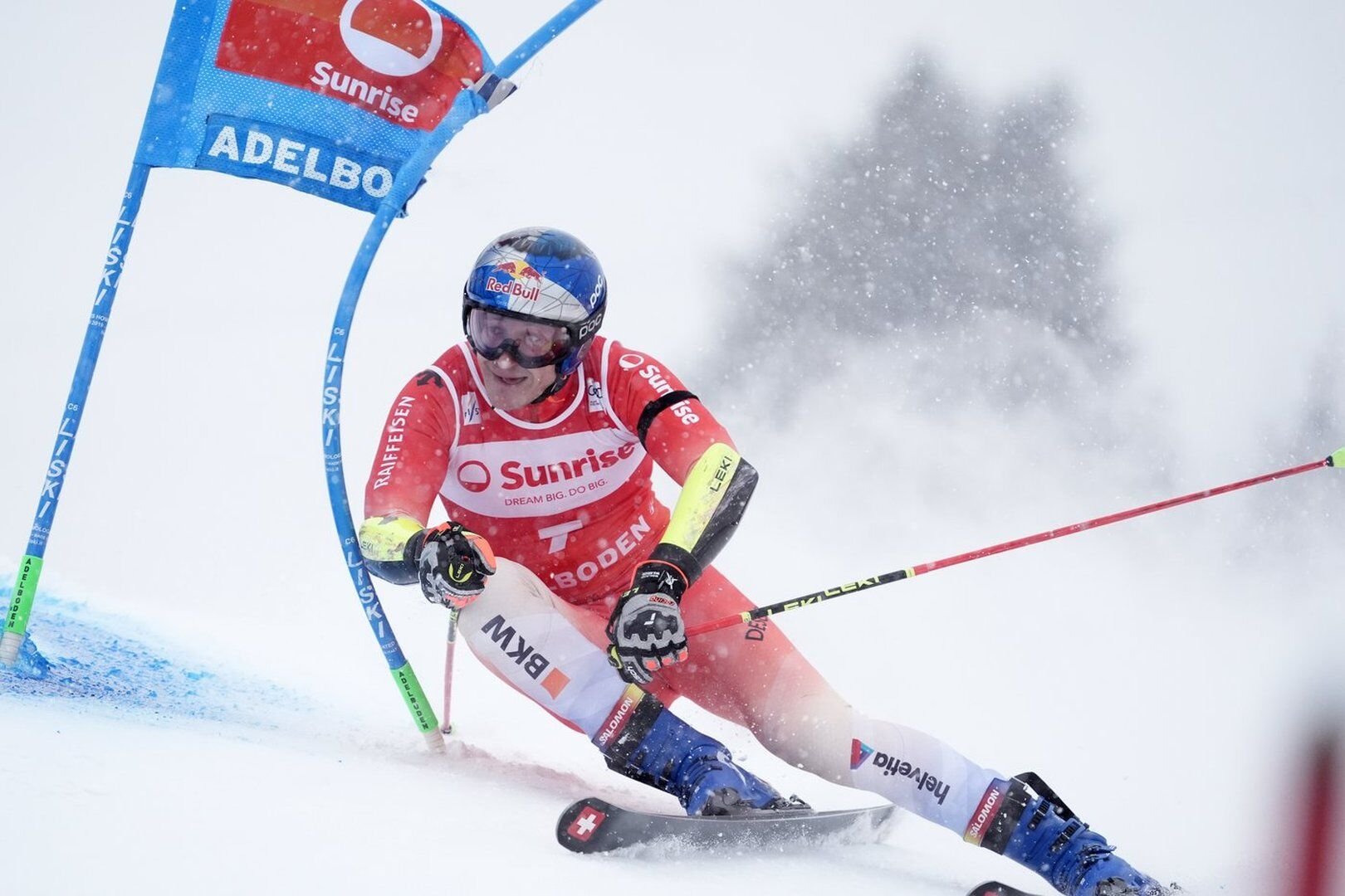 Swiss ski star Odermatt wins World Cup giant slalom for record 5th ...