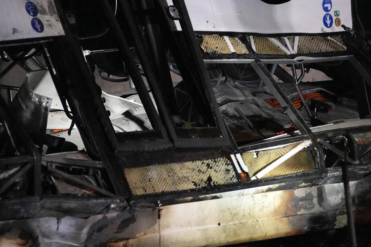 A bus plummeted 50 feet from an elevated road in Venice, killing 21 ...