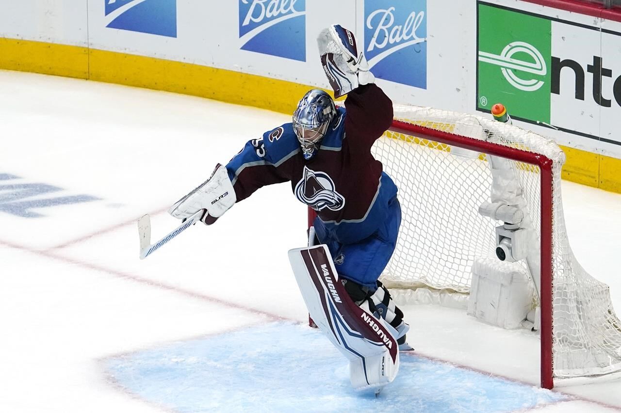 Avs Goalie Darcy Kuemper Leaves After Taking Stick To Eye