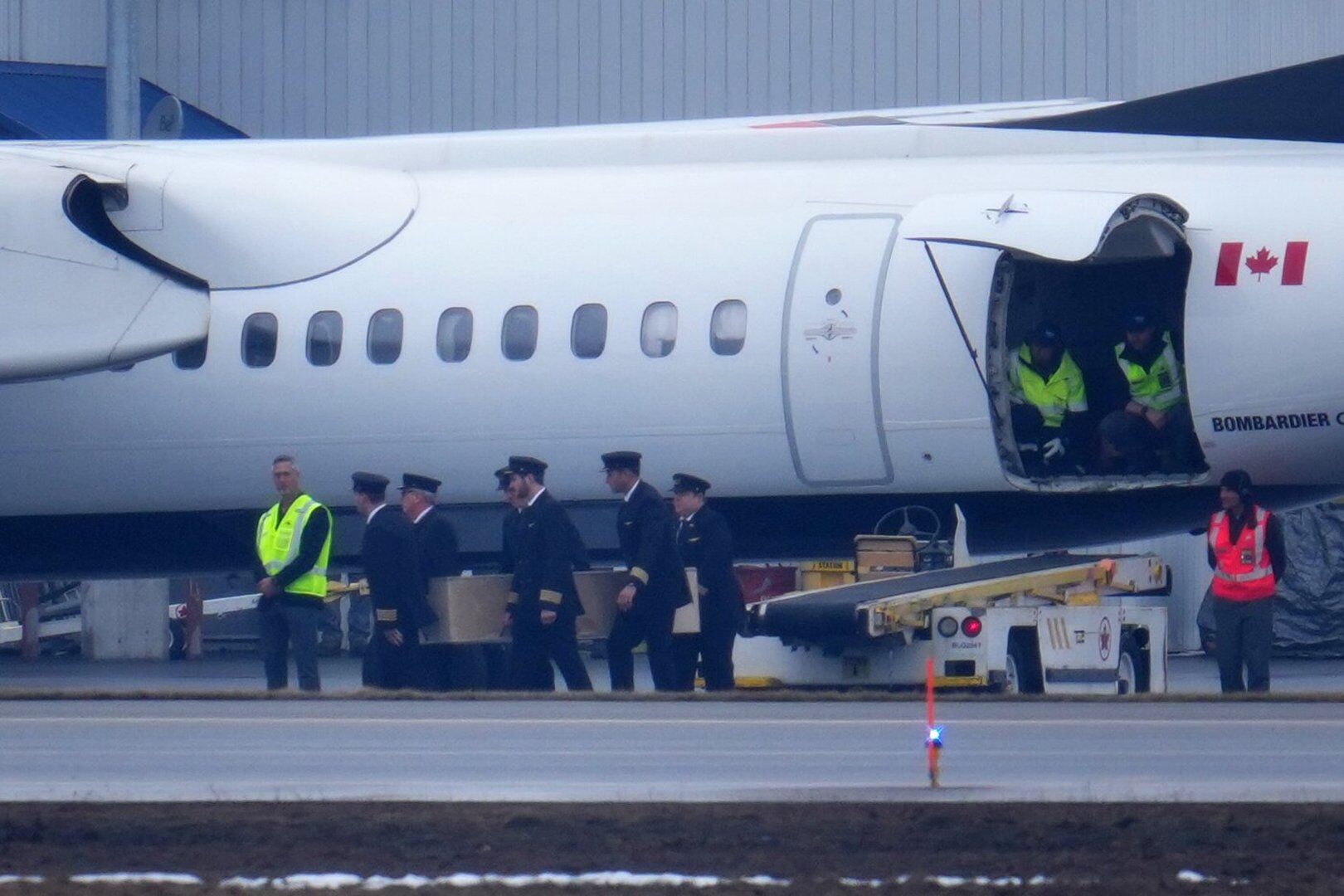 Bodies of pilots who died in collision at N.Y. airport are repatriated ...