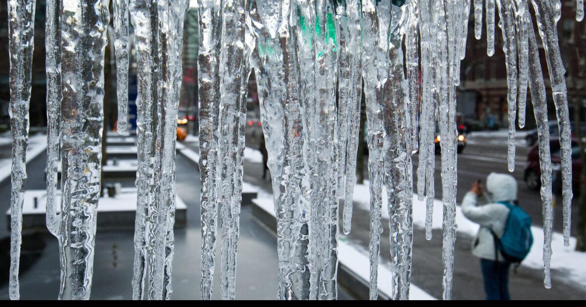 U of T scientists discover why icicles have ridges