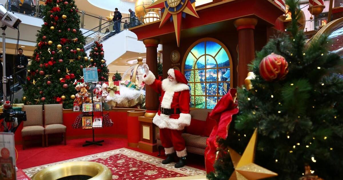 Orangeville mayor scrambles to save Christmas photo ops with Santa ...