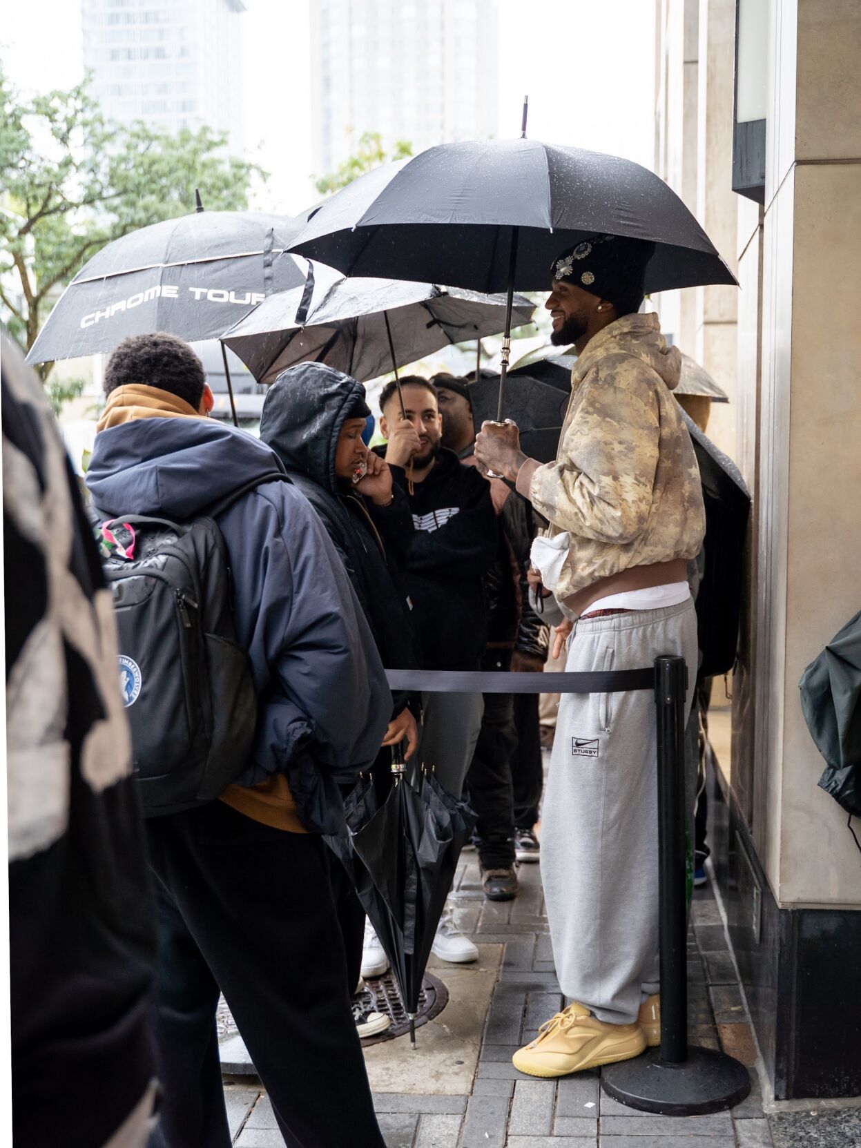 Nickeil Alexander-Walker camped out for cousin Shai’s shoe