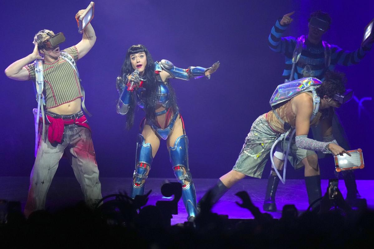 Review: Katy Perry dazzles fans with Toronto concert spectacle