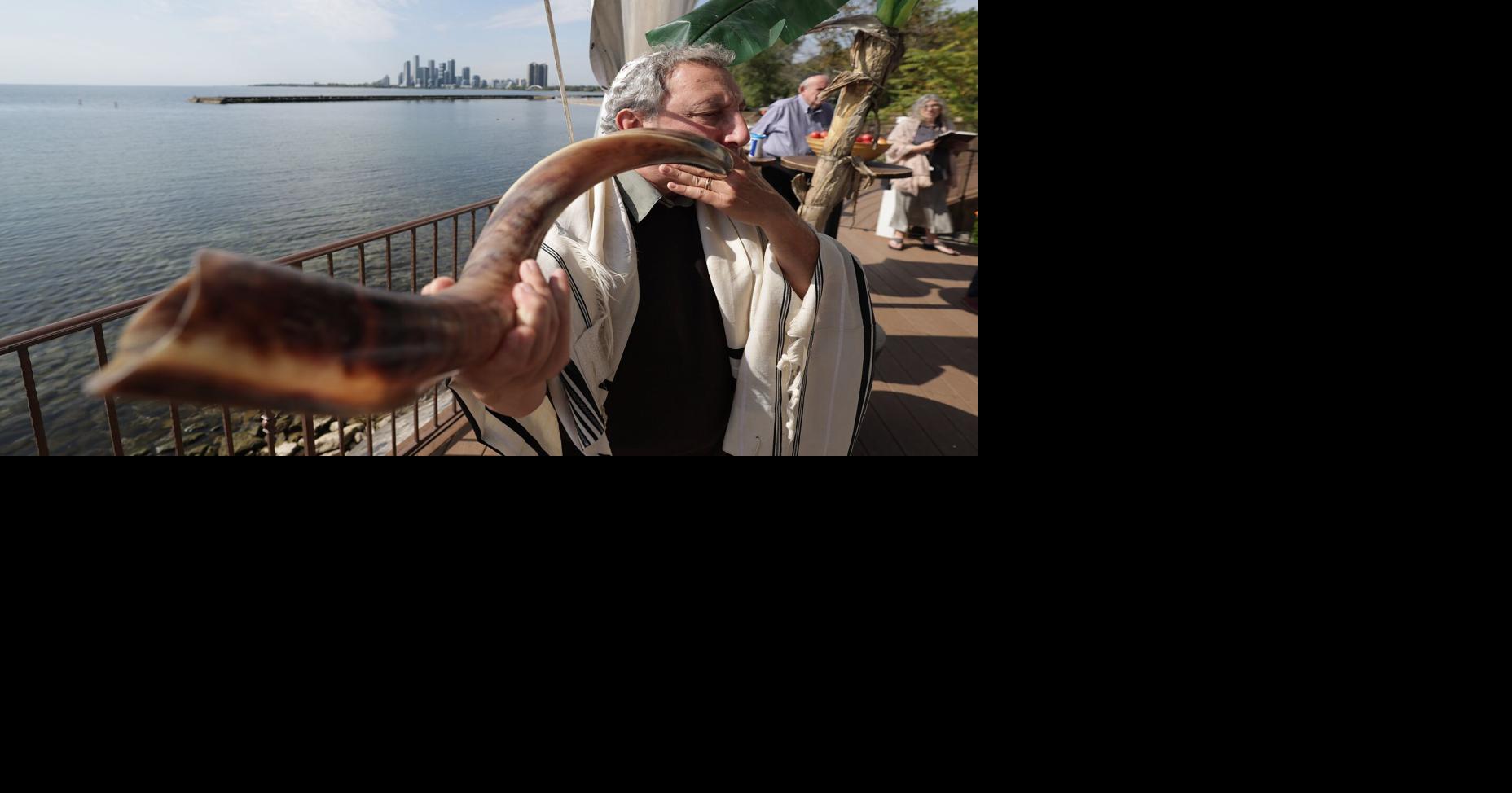 Toronto marks Rosh Hashanah with playing of shofar