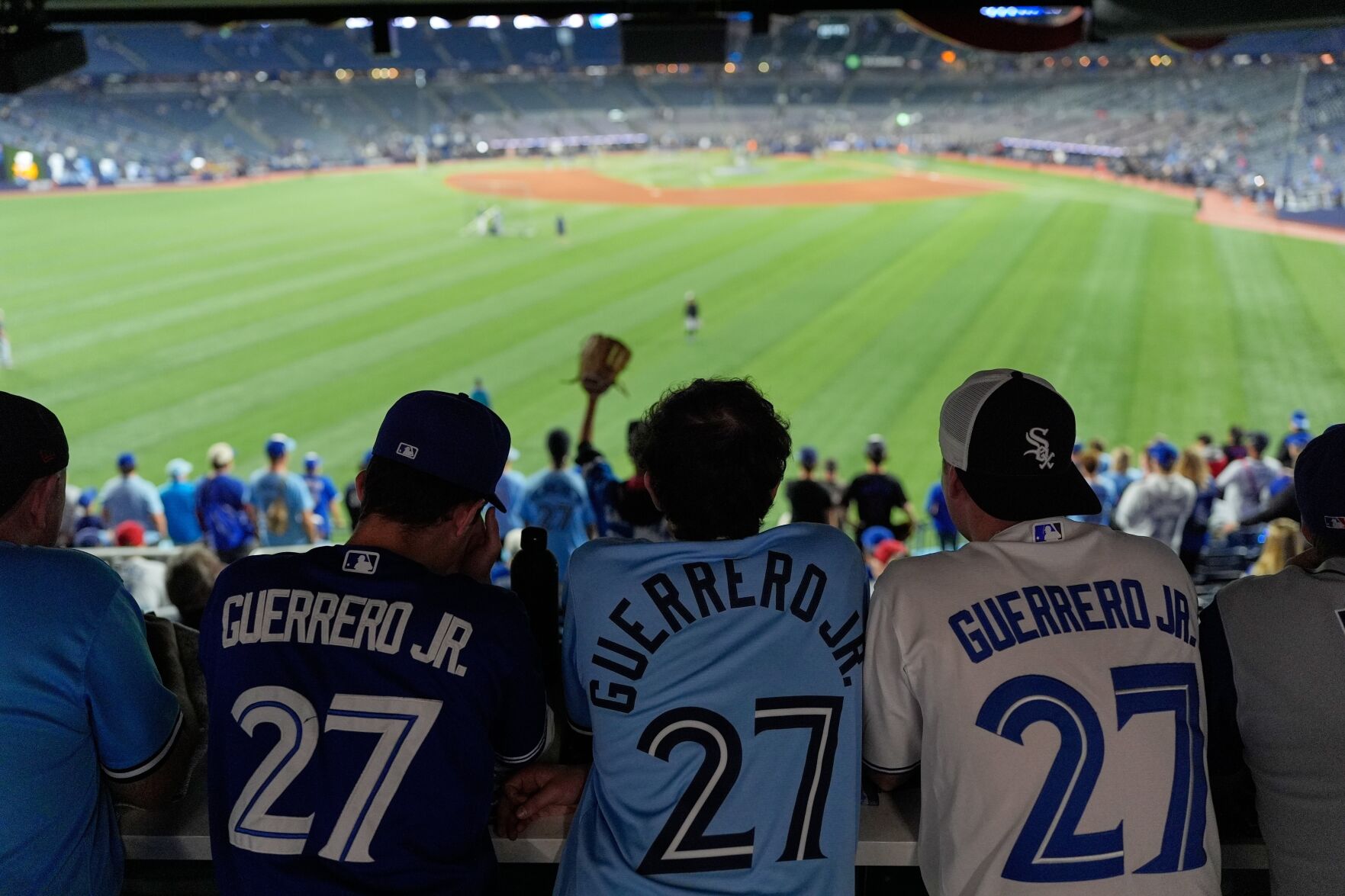 12 sports bars in Toronto for watching the Blue Jays game