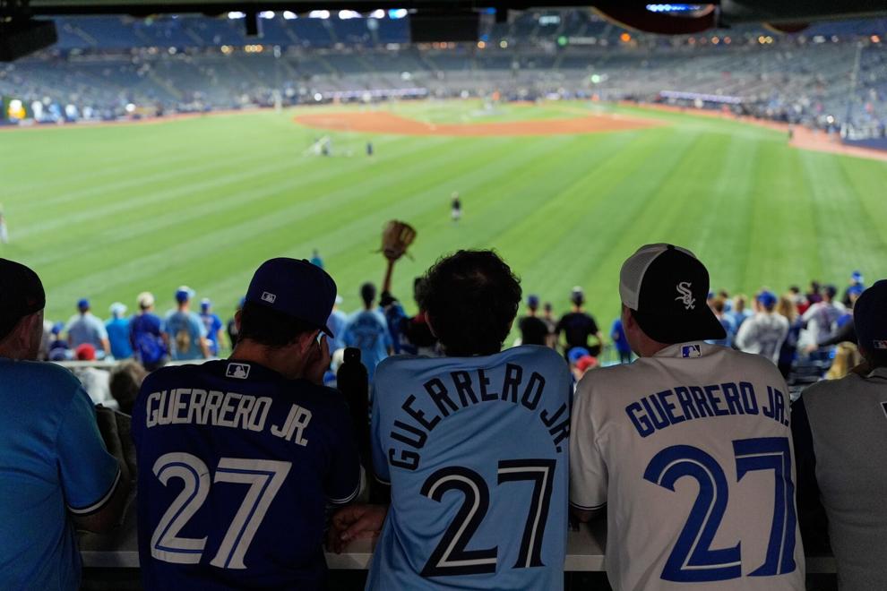 12 sports bars in Toronto for watching the Blue Jays game
