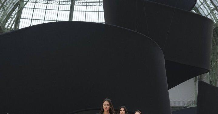 Chanel stages a grand bow to the future, as Naomi Campbell speaks about ...