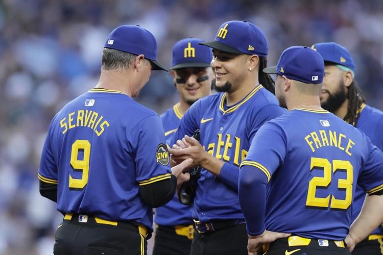 Castillo's revamped slider keeps Blue Jays off balance in series opener ...