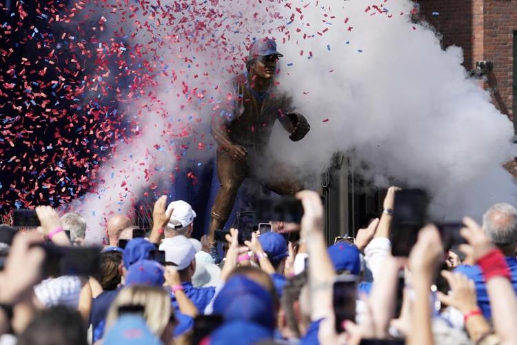 Cubs unveil statue depicting Hall of Famer Ryne Sandberg in a familiar ...
