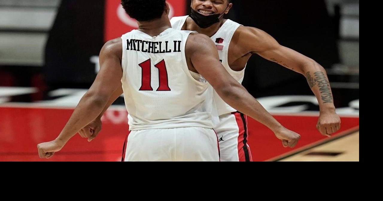 Mitchell, Shackel lead No. 22 Aztecs to 10th straight win