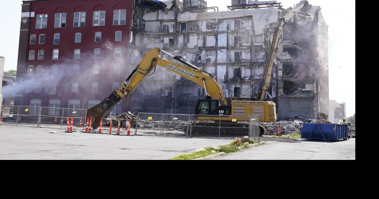 Crews begin demolishing remains of collapsed Iowa building