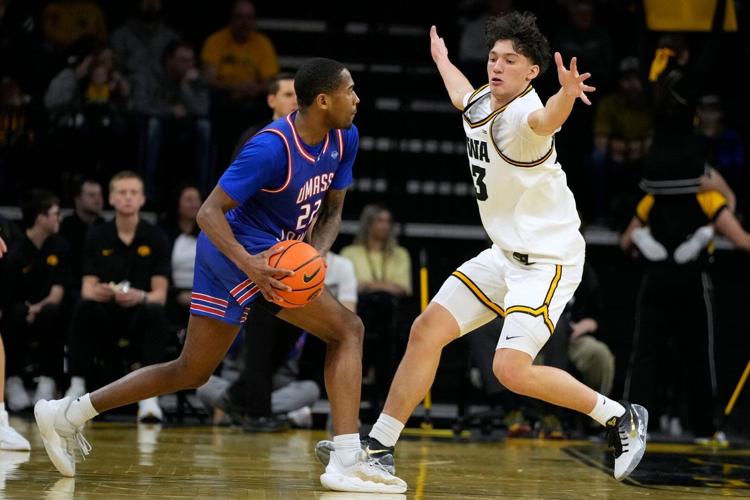 Stirtz scores 22 points to lead No. 25 Iowa over UMass Lowell, 90-62