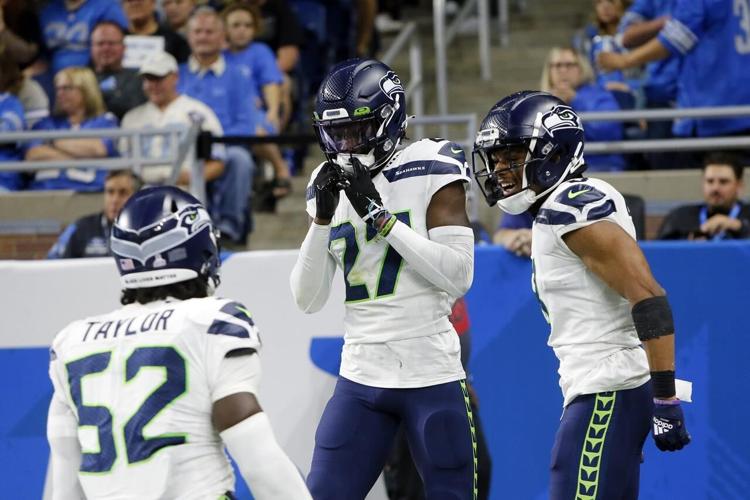 Seahawks cooking on offense but getting burned on defense