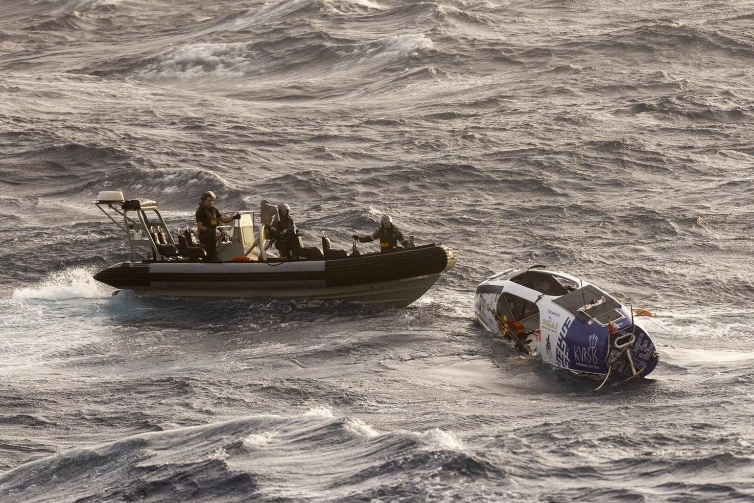 Australian navy rescues adventurer who hit a cyclone while rowing ...