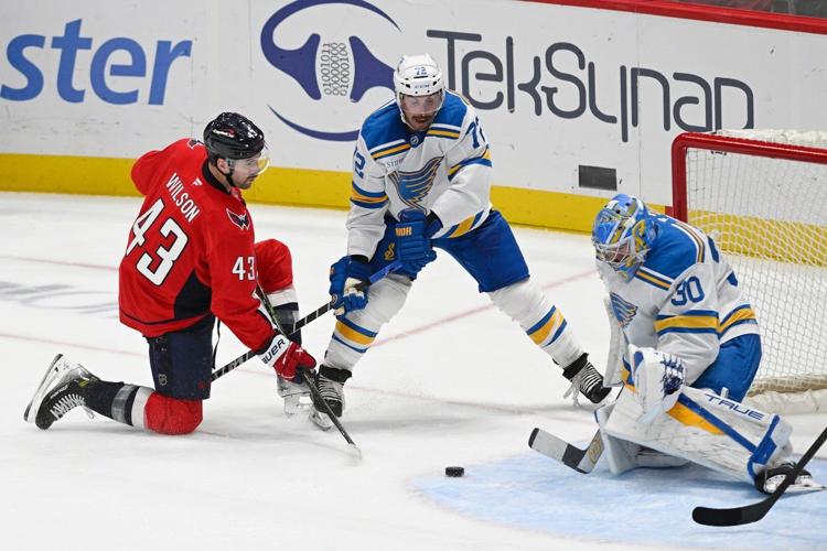 Ovechkin scores No. 900 as Capitals defeat Blues 6-1