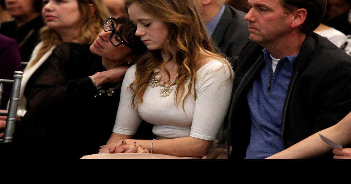 Thousands mourn singer Carley Allison at memorial