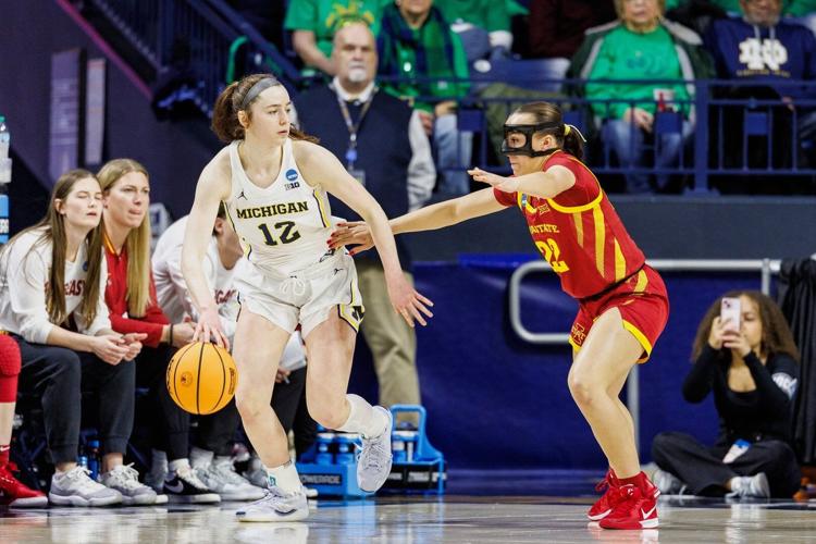 Hobbs scores 28 as No. 6 Michigan escapes No. 11 Iowa State 80-74