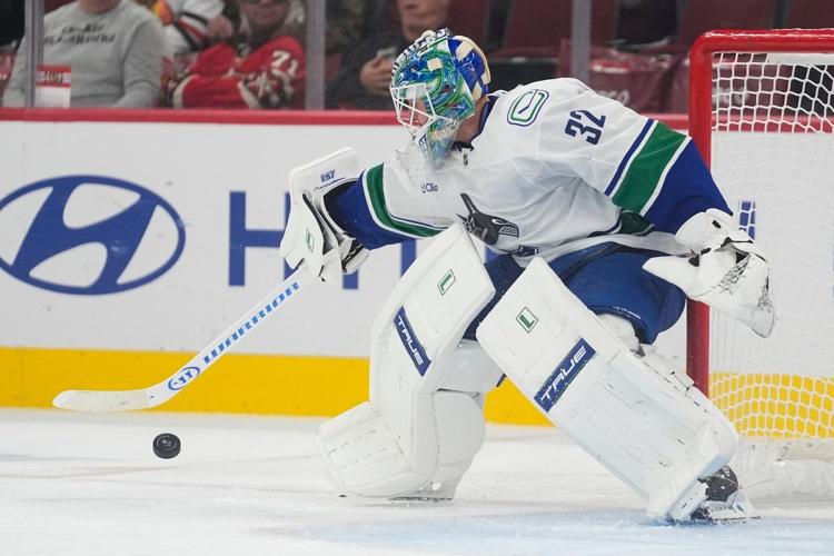 Boeser scores in 4th round of shootout to lift Canucks to 3-2 win over Blackhawks
