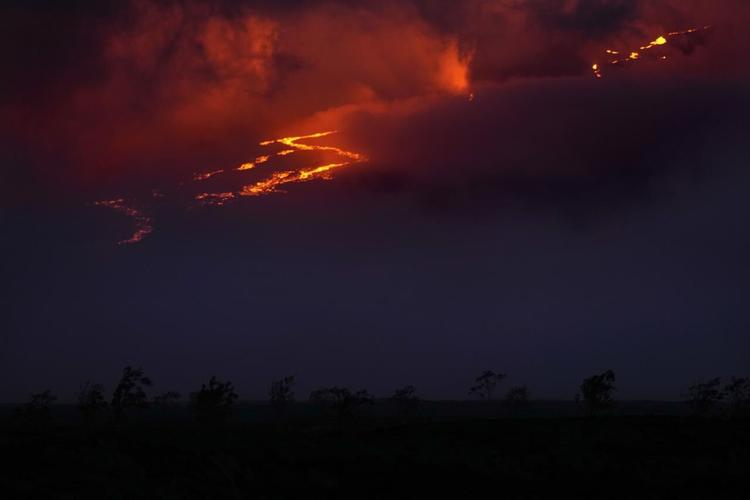 Scientists lower alert for Mauna Loa, say eruption could end