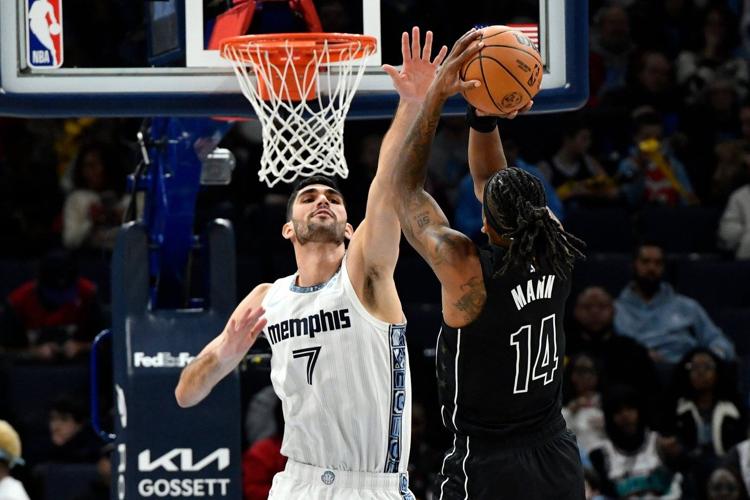 Cedric Coward hits 2 late 3s to help the Grizzlies beat the Nets 103-98