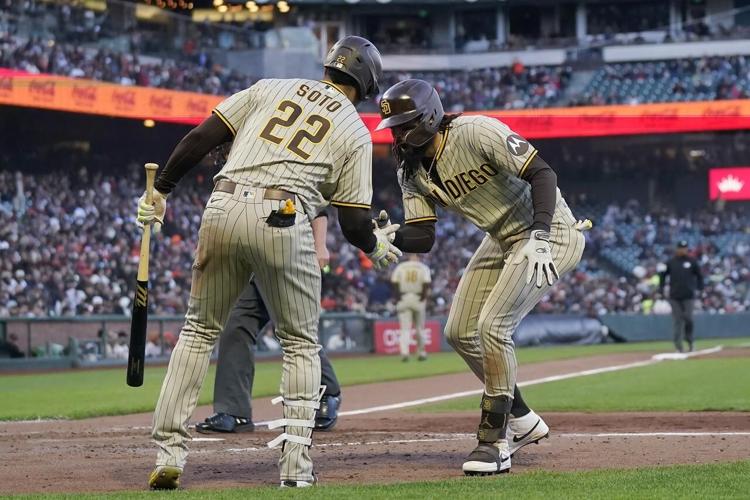 Pederson hits tying homer in 8th, draws winning walk for the Giants in the 9th