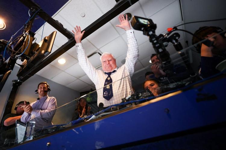 Maple Leafs close out home schedule in lost season with another defeat