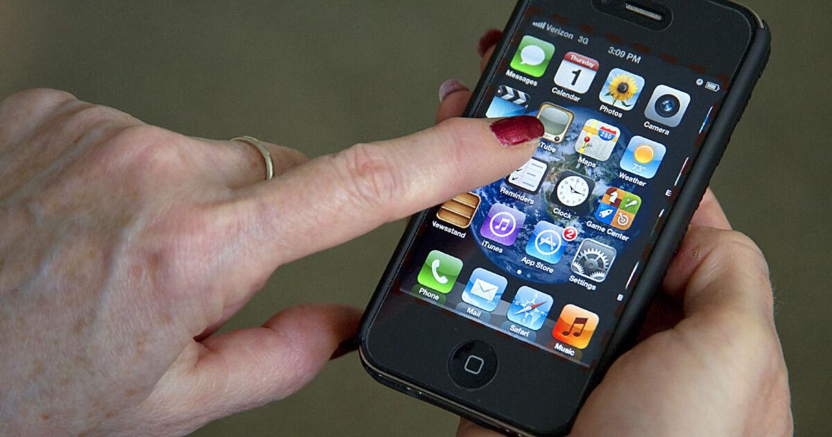 Hacker group claims FBI tracking Apple users