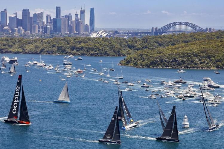 Super maxi Andoo Comanche leads Sydney-Hobart fleet
