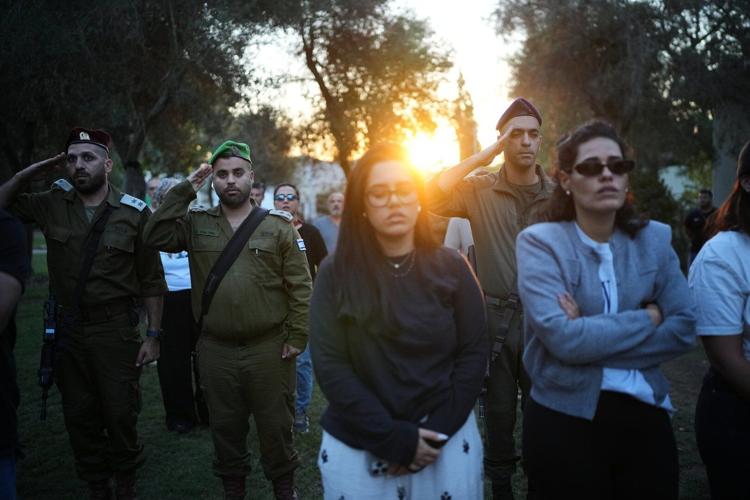 Israelis honor victims 2 years after Hamas attack as talks resume, in ...