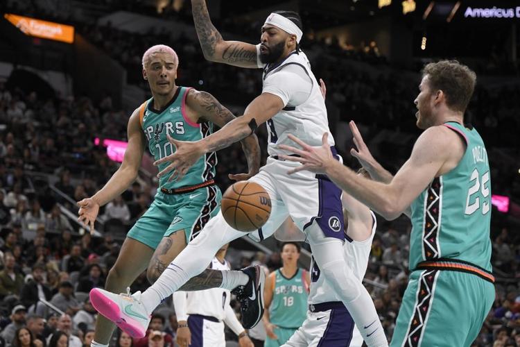 Lakers top Spurs in James’ return for first road victory