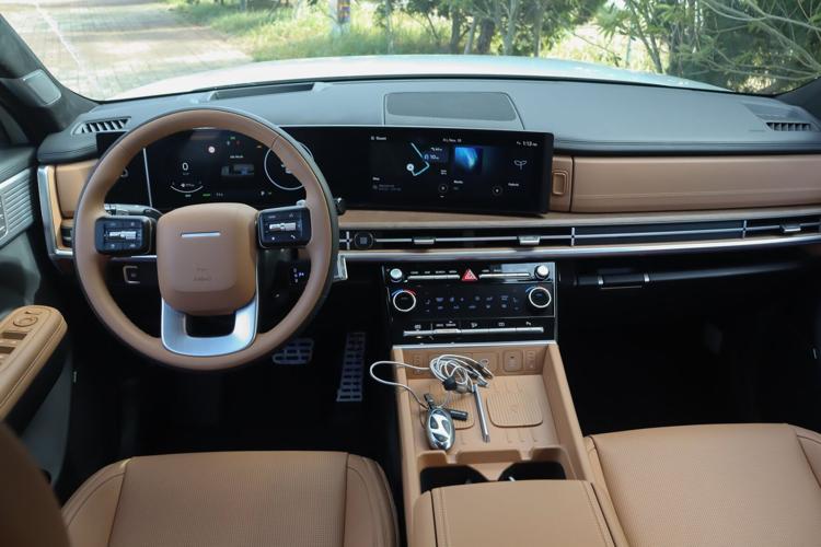 Hyundai 2024 Santa Fe: bigger, boxier, sure. Is it better?