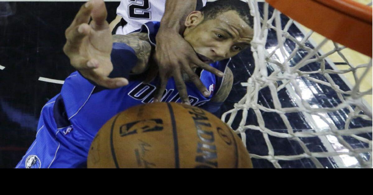 Duncan, Spurs rally past Mavericks in NBA playoff opener