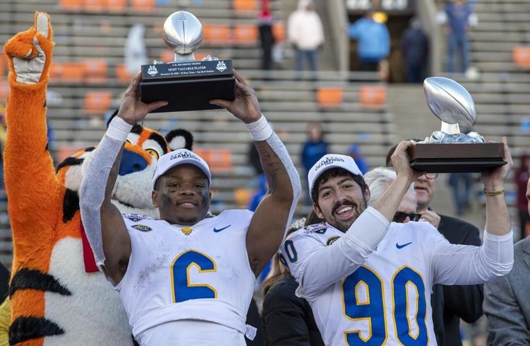 Late field goal puts Pitt over No. 18 UCLA 37-35 in Sun Bowl